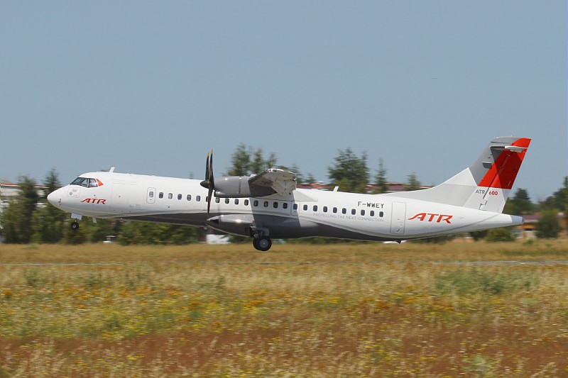 ATR 72 take off - Wayfarer
