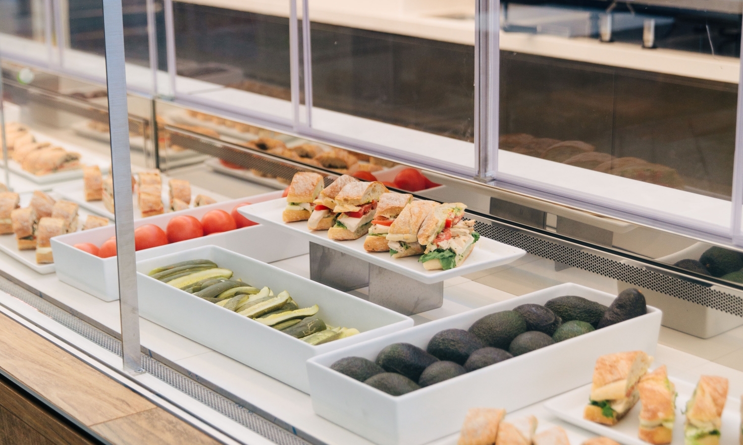 WF_UnitedClubEWR_Buffet - Wayfarer