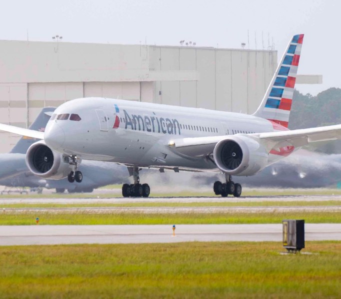 American 787 take off NEWS - Wayfarer