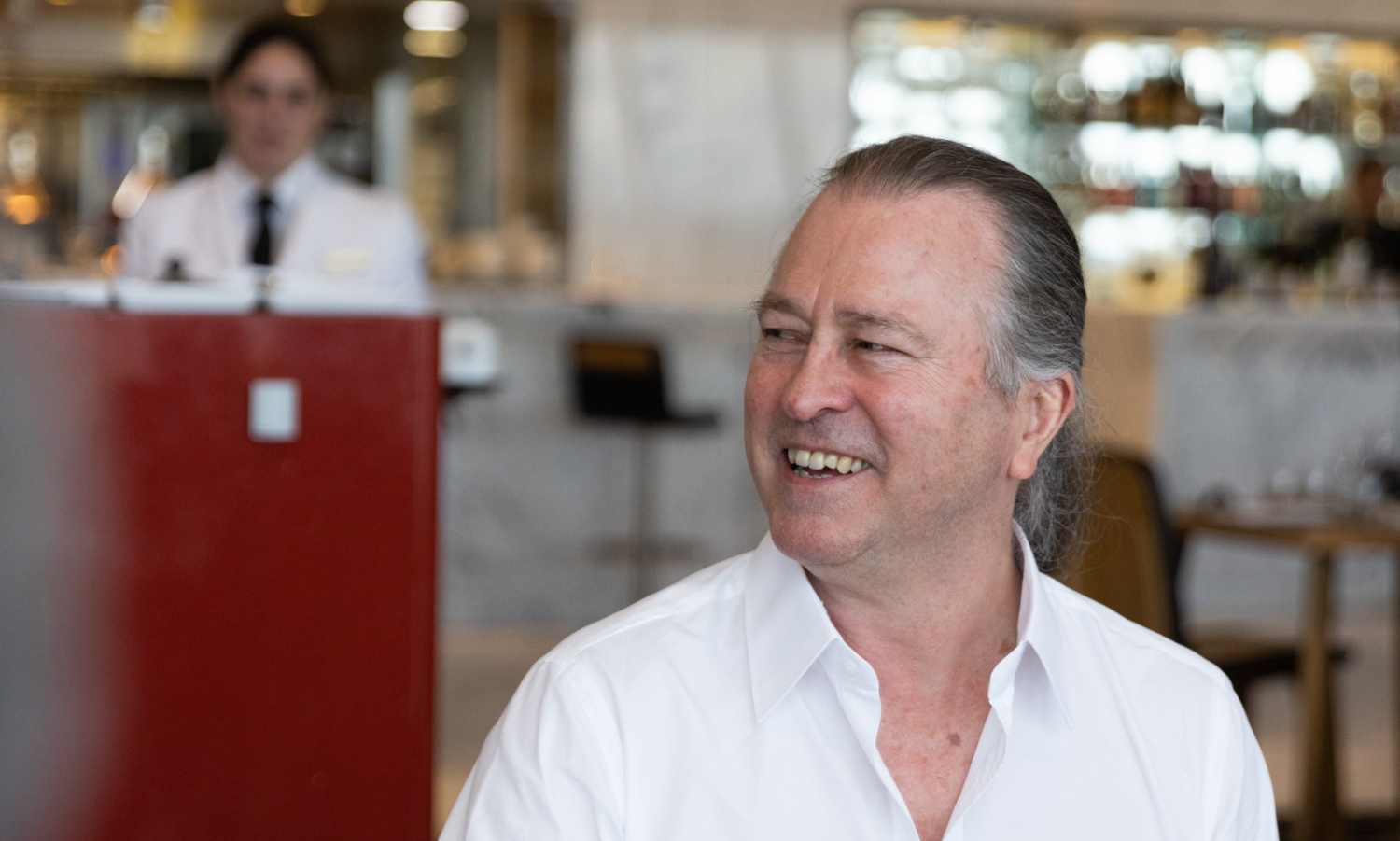 Qantas and Neil Perry celebrate 25 years with retro First Class Lounge ...