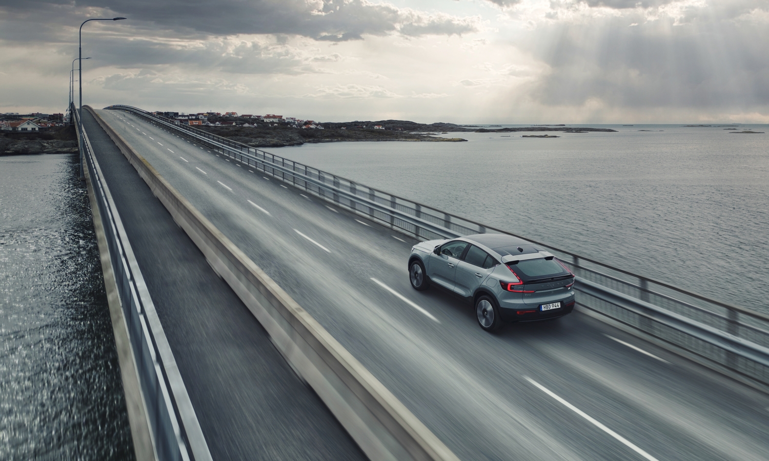 Volvo upgrades XC40 and C40 Recharge fully electric SUVs with greater ...