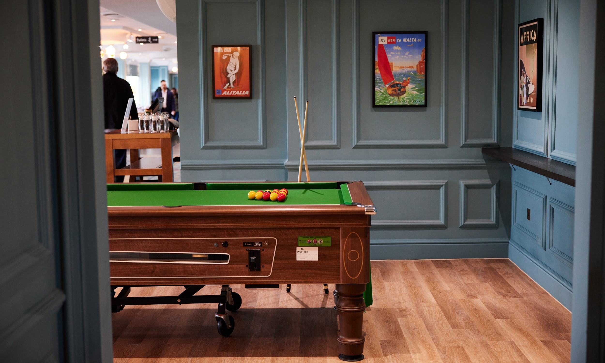 Aviator Sports Bar and Restaurant makes stylish debut at Thistle ...